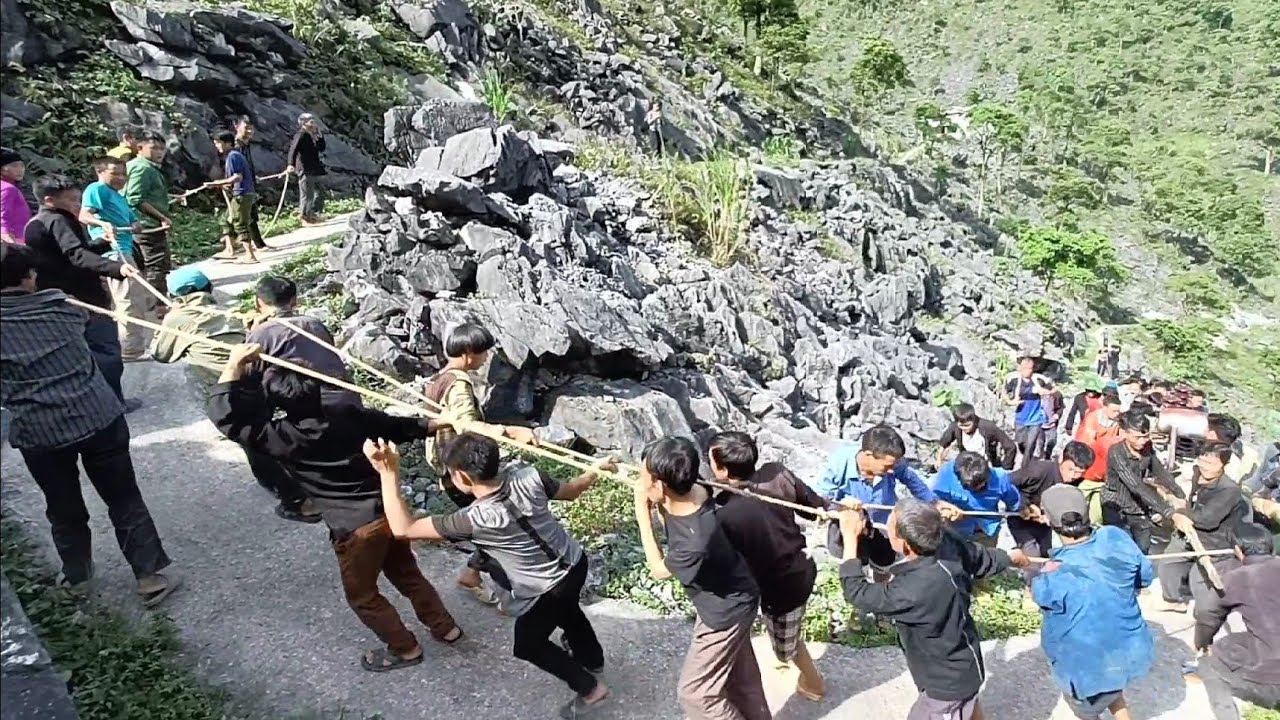 70 Tus Kwv Tij Hmoob Sib Pab Rub Motor Hluav Taws Xob Mus Pem Roob|Zaj ...