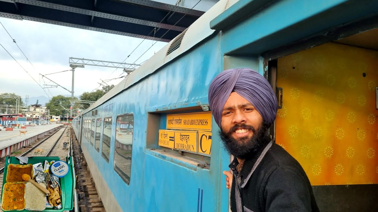Journey In Dehradun Shatabdi Express.. *Train pr Patthar 🪨 Kyu Fek Rahe ...