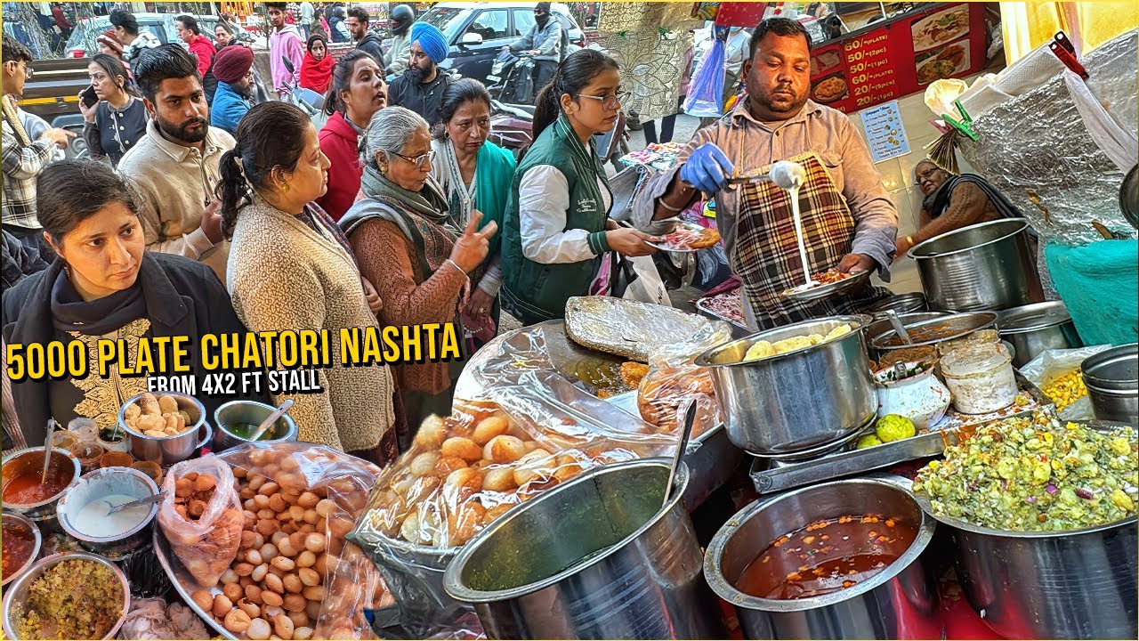 20/- Rs Chatori Gali Street Food Nashta 😍 5 Star Chaat, Desi Ghee Aloo ...