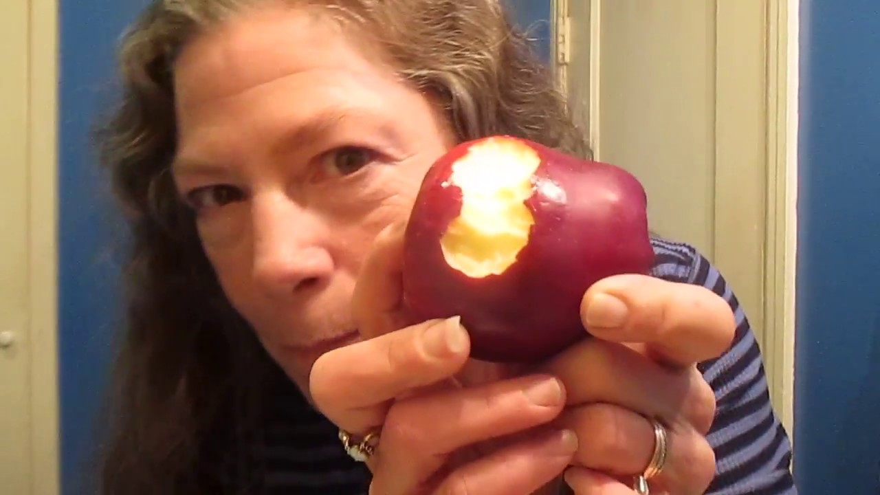 Biting Into a Red Delicious Apple with Immediate Dentures - YouTube