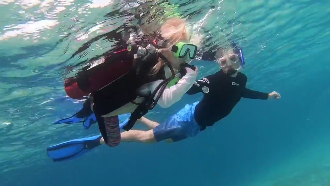 Kate's First Scuba Dive - YouTube