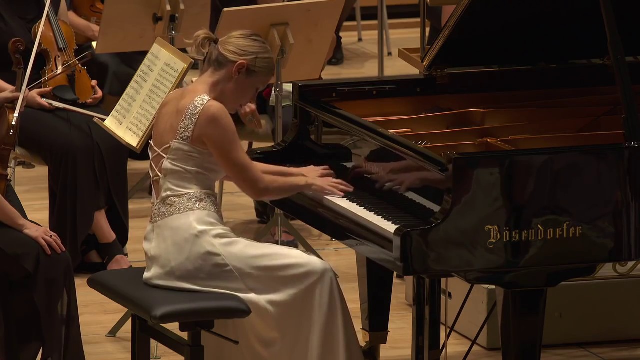 Beatrice Berrut performing W.A.Mozart - Piano Concerto No27 in B-Flat ...