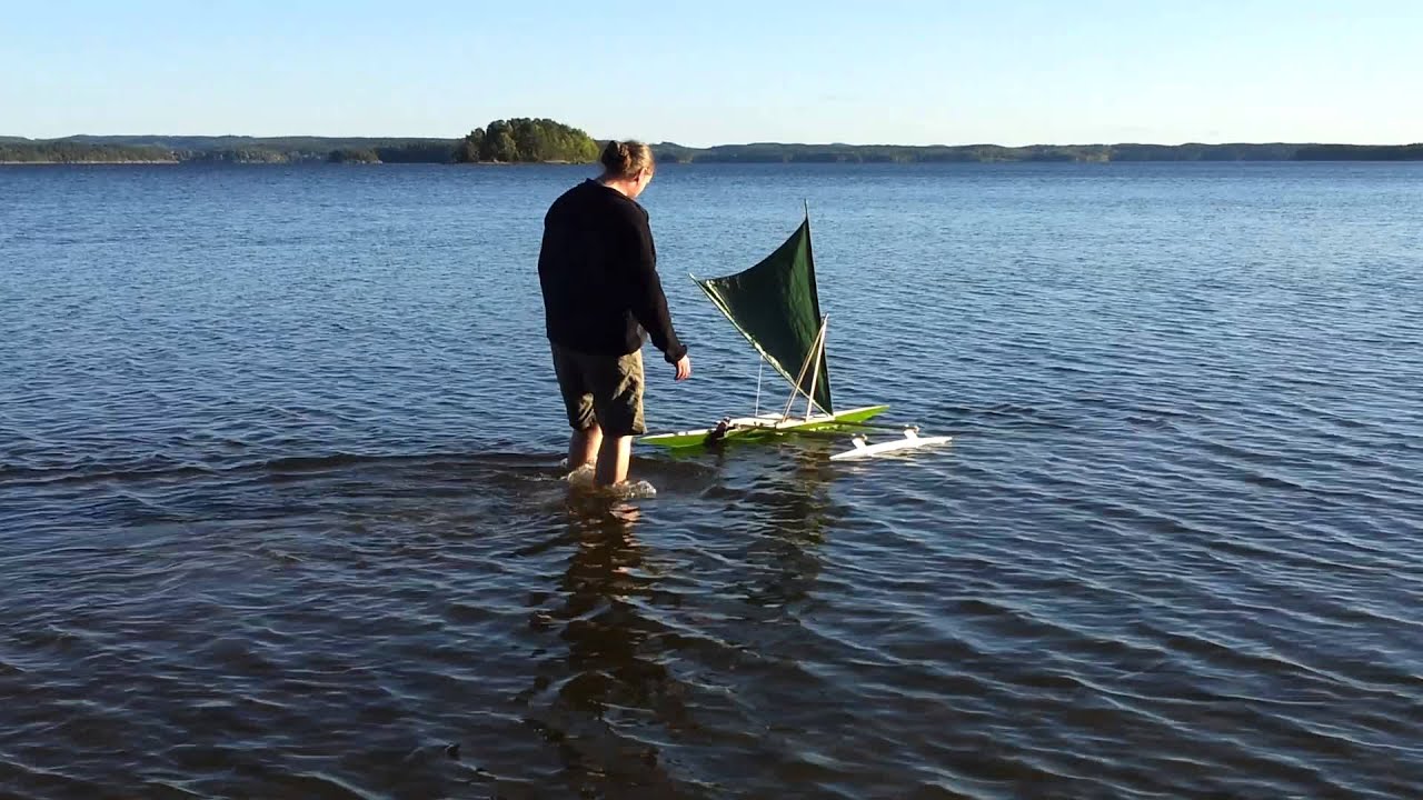 An afternoon of Deep-V Proa scale-model sailing - YouTube