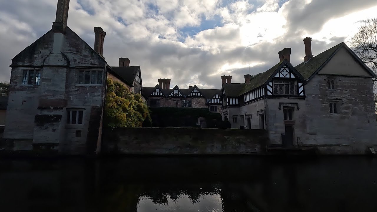 BADDESLEY CLINTON: A walk around the gardens of this amazing moated ...