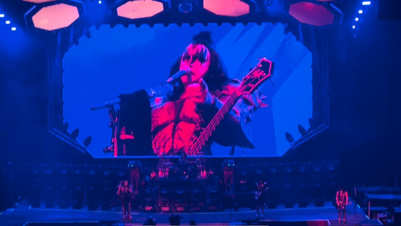 Kiss - War Machine, live in Sydney night 1, End Of The Road Australia ...