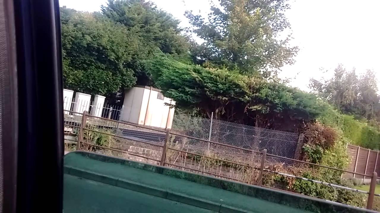 Sandwich Level Crossing Kent Thurs 13th Oct 2016 - YouTube