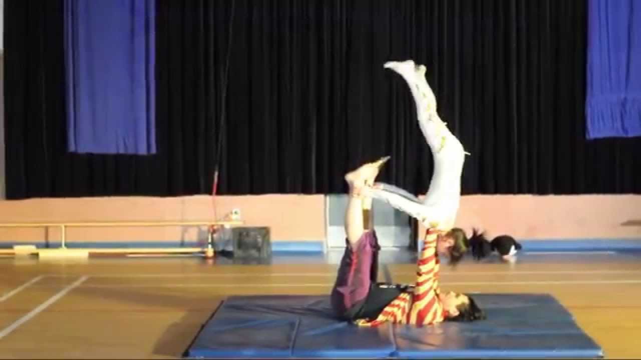 Cirqiniq Summer Camp 2015 - Final Show - Acrobatic Lifts - YouTube