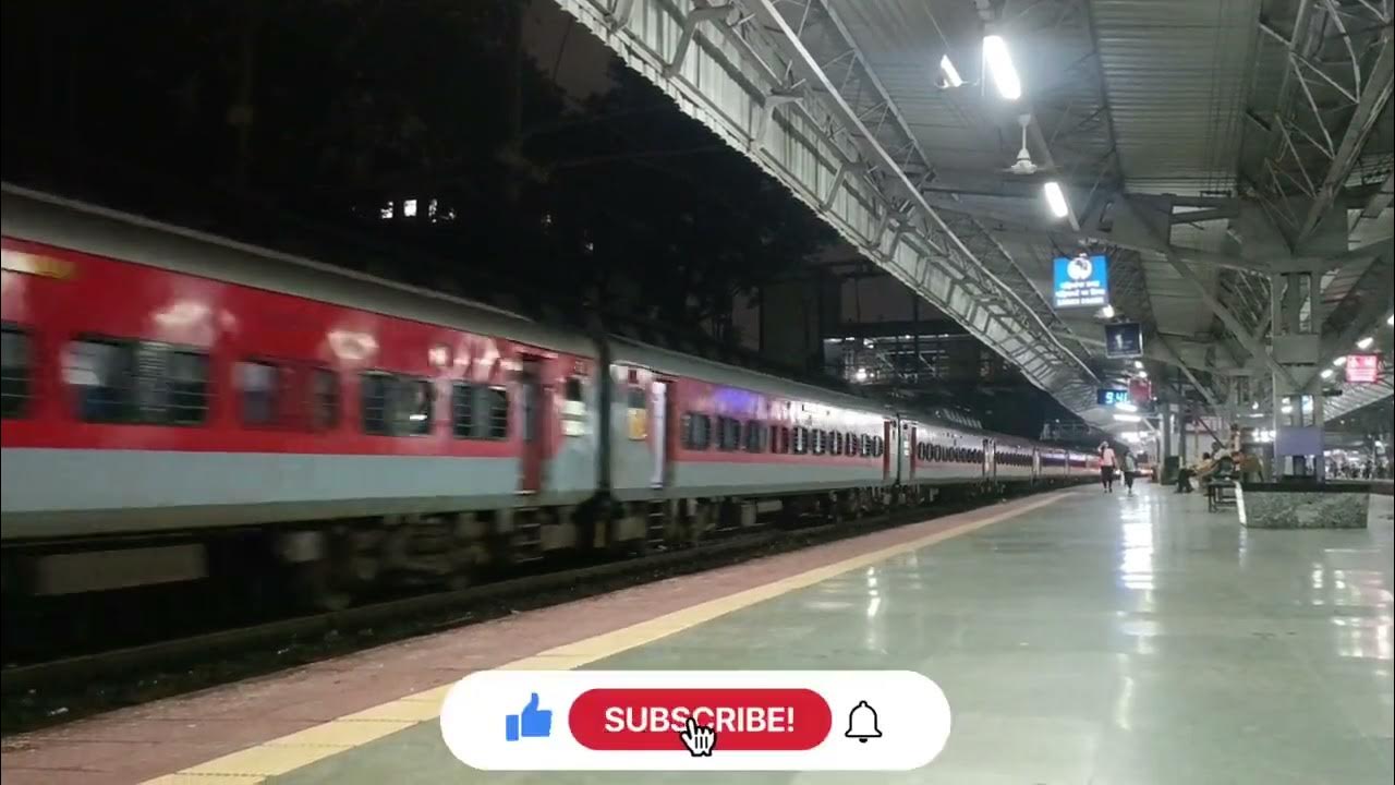 KALYAN WDP4D HAULT WITH FOOD QUEEN 10104 MANDOVI EXPRESS FROM MADGAON JN TO CSMT MUMBAI. - YouTube