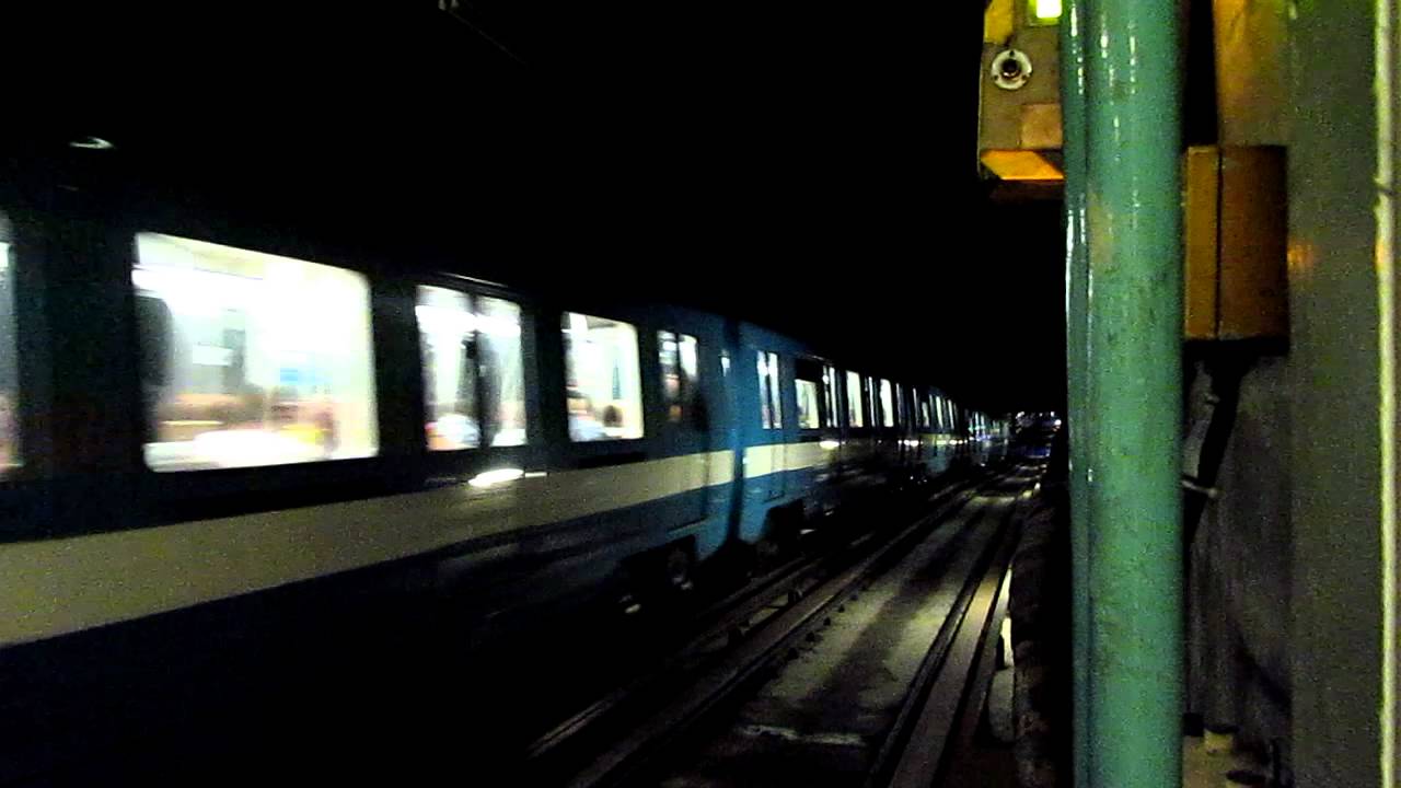 Montreal Metro: Berri-Uqam Station - YouTube