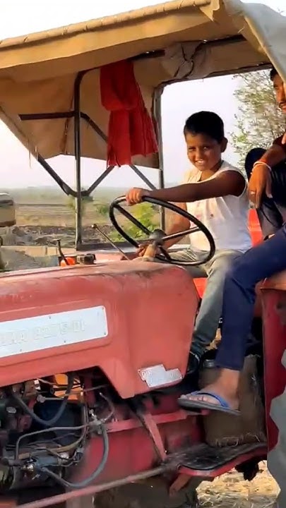 itna sa bacha tractor chala raha 😳😳#trending #trendingshorts #viral # ...