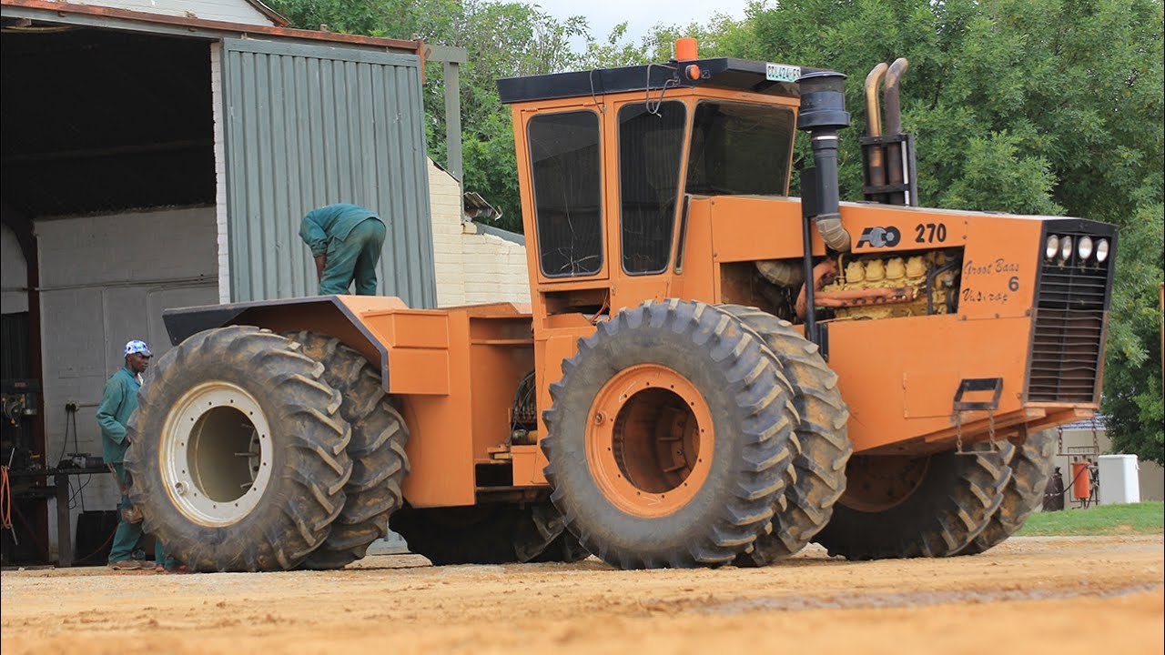ACO 270 tractor with V8 straight pipes parking +++ NO MUSIC - YouTube