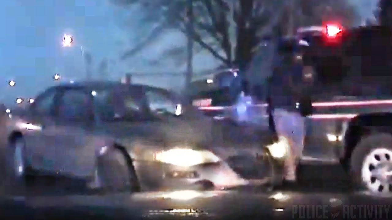Cop Nearly Loses Leg In Pontiac Police Chase - YouTube
