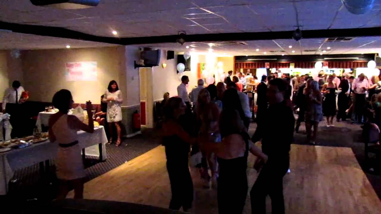 Danny Litchfield singing at Montrose club - YouTube