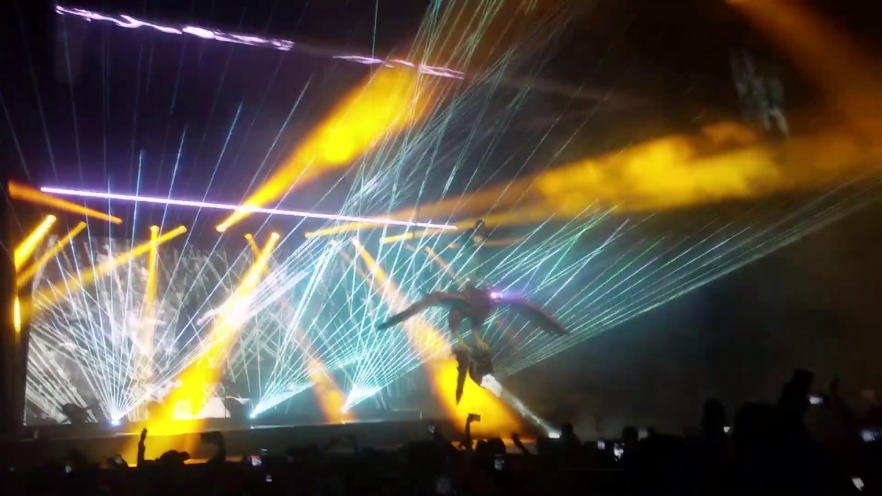 Travis Scott - Butterfly Effect [Live in Georgia] - YouTube