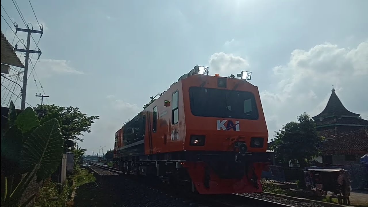 Cegat KUJRLAA Berangkat Stasiun Banjar - YouTube