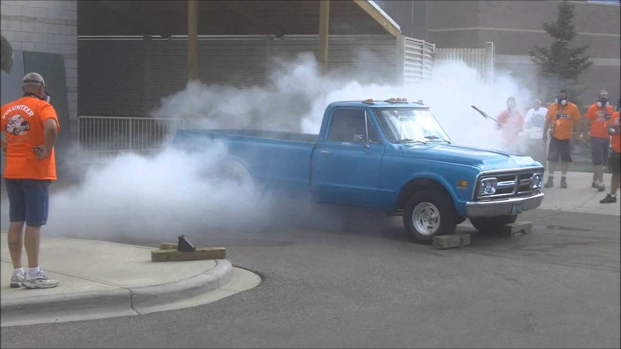 Chevrolet C10 Burnout - YouTube