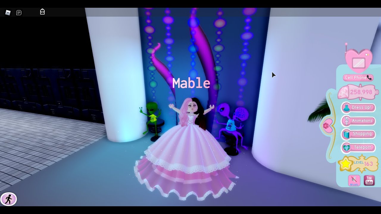 How to walk through walls and more in Royale High! - YouTube