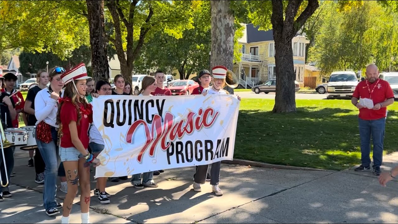 QHS Band Parade - YouTube