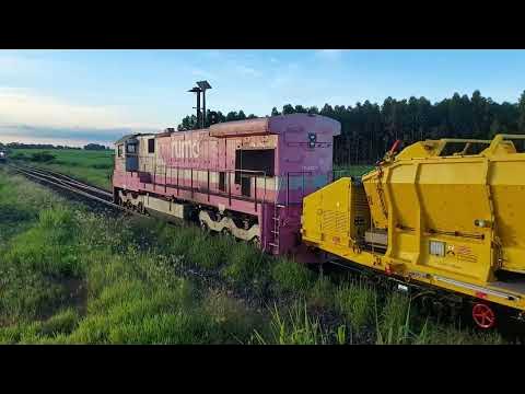 Locomotiva C-30-7 da Rumo Outubro Rosa fazendo translado equipamentos da LORAM removedora de ...
