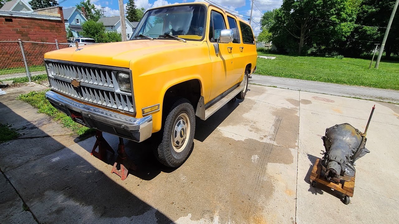 Pulling the Chevy Turbo 400 out - YouTube
