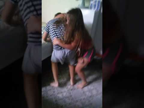 Irmão brincando de lutinha perte 1
