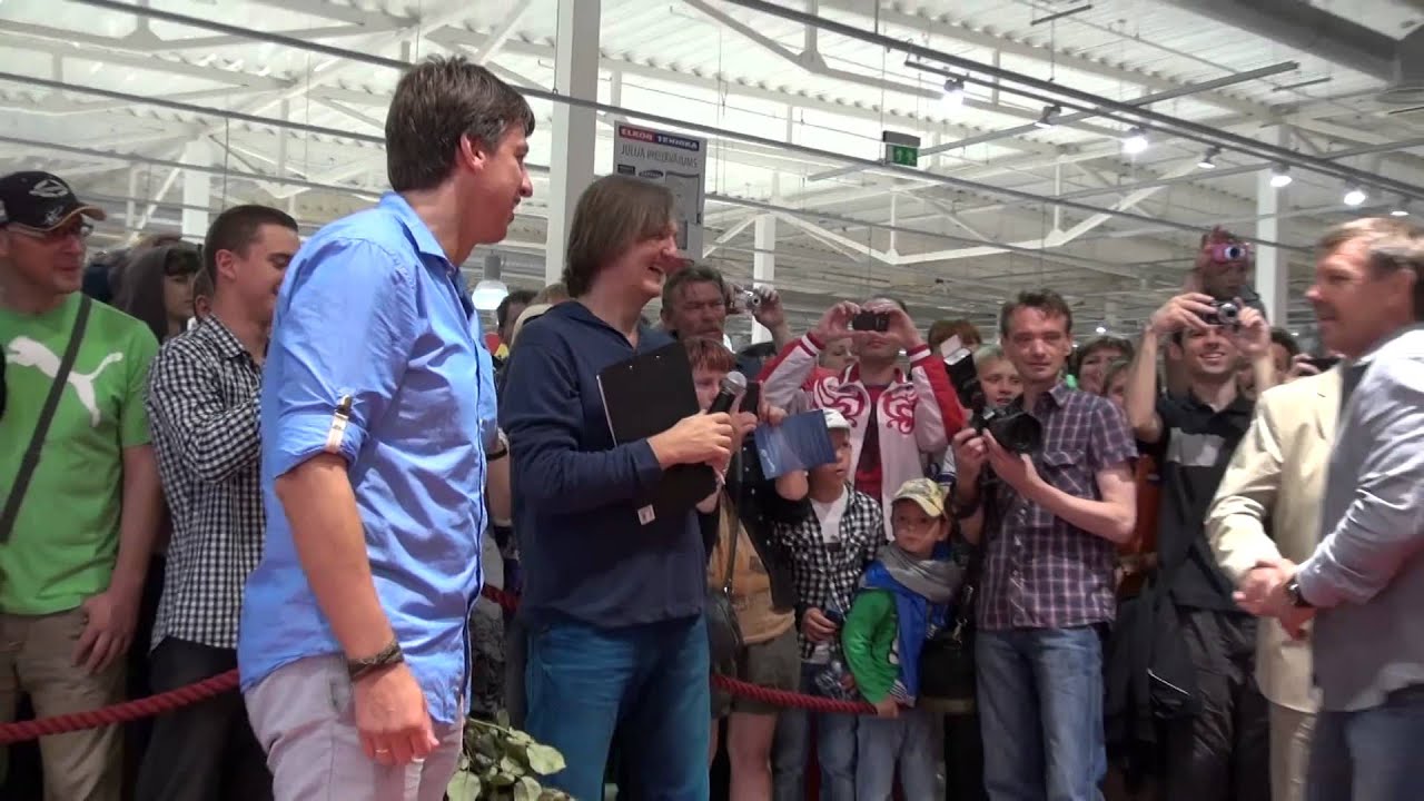 Znaroks ar Vītoliņu Rīgā atrāda Gagarina kausu (Gagarin cup in Riga ...