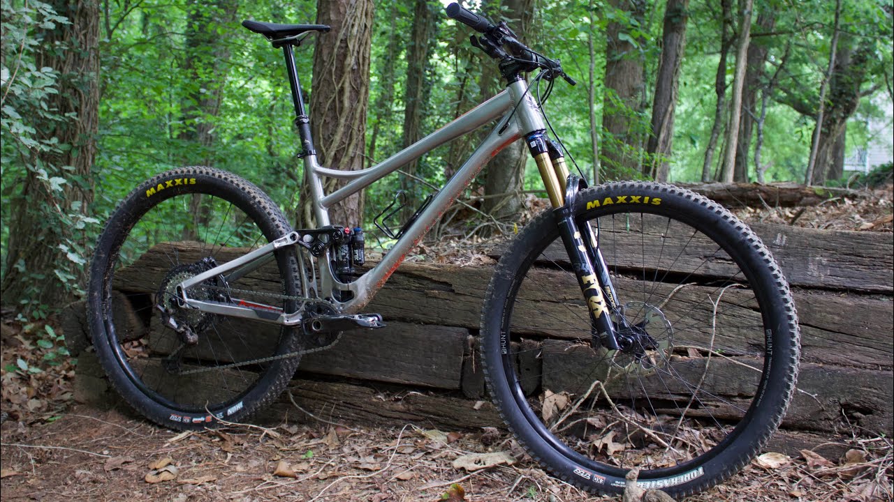 Downcountry Goes Metal | Banshee Phantom V3.2 Custom Bike Check - YouTube