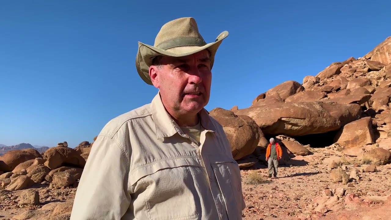 Tourists amazed at seeing Mount Sinai and the split Rock of Horeb ...
