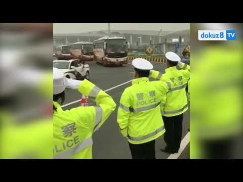 Vuhan’da doktorlar evlerine uğurlandı