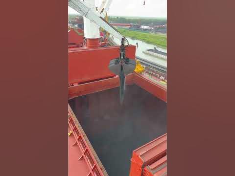 Погрузка угля на борт судна #cargo #моряк #ship #море #sailor #судно # ...