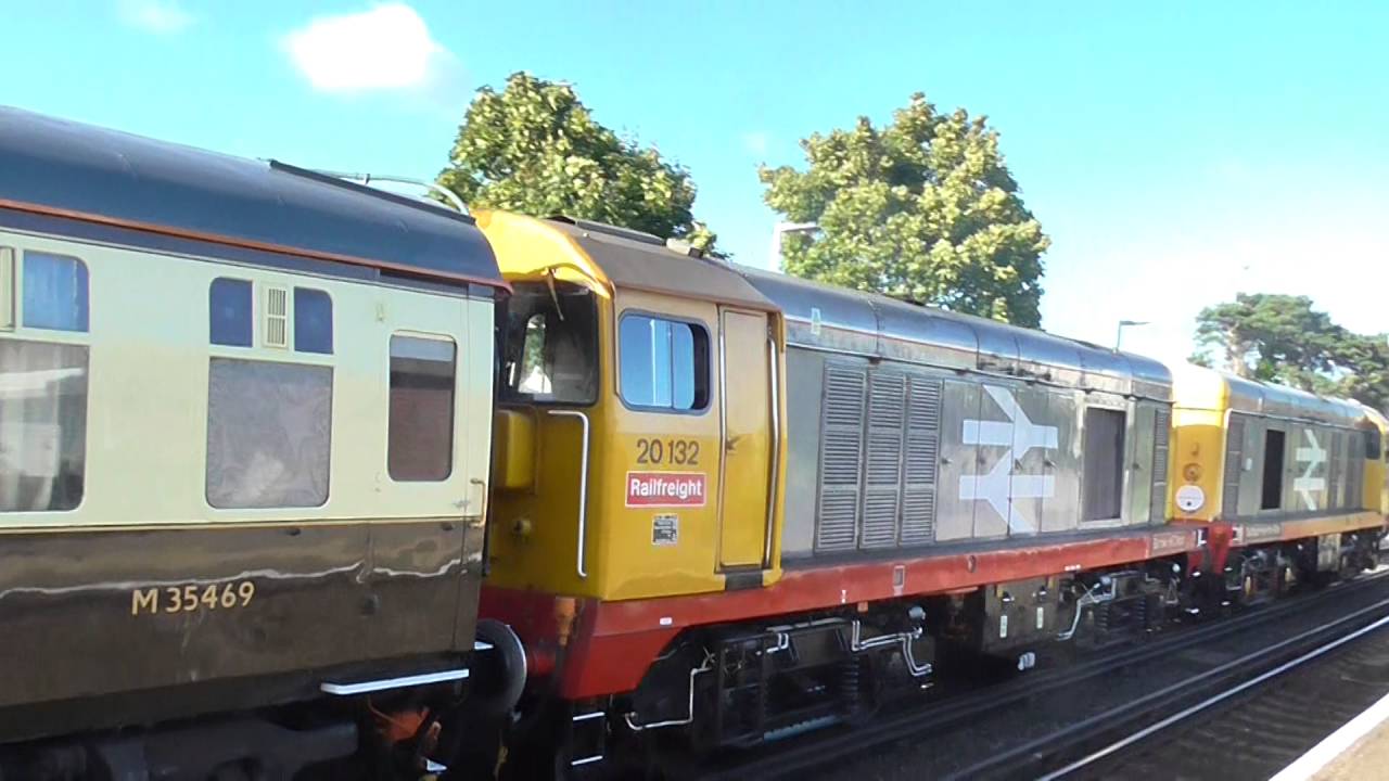 Class 20's - 20118 & 20132 going through Christchurch station on the ...