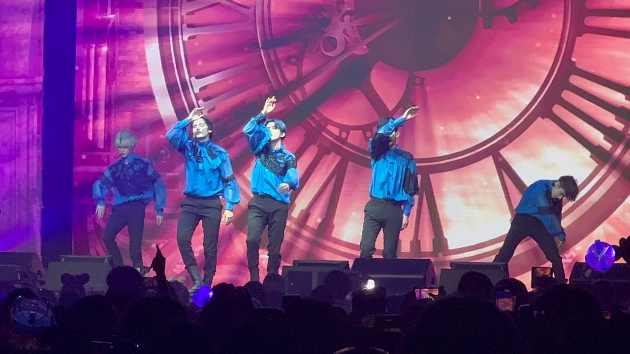 TXT Concert Opening Sequence - YouTube