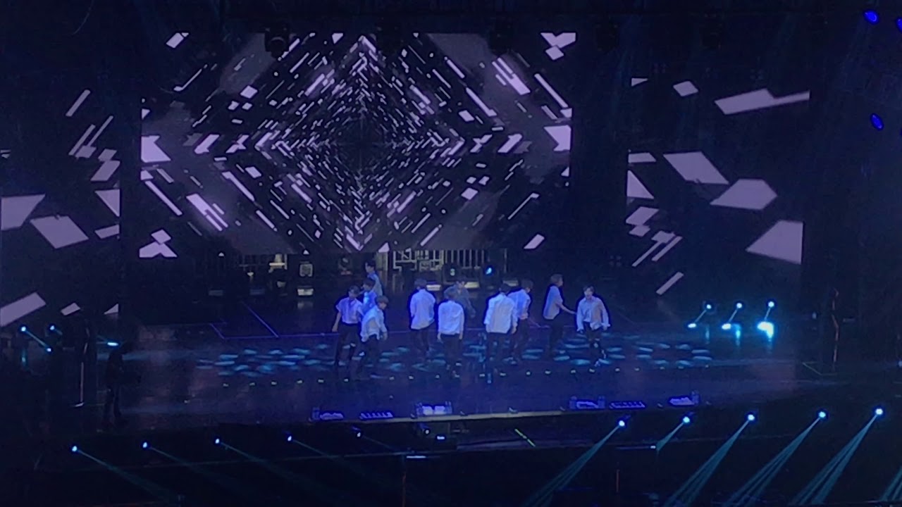 13102017 Wanna One in Manila - Never - YouTube