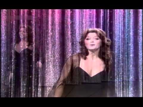 Wencke Myhre - Lass mein Knie Joe 1978 - YouTube