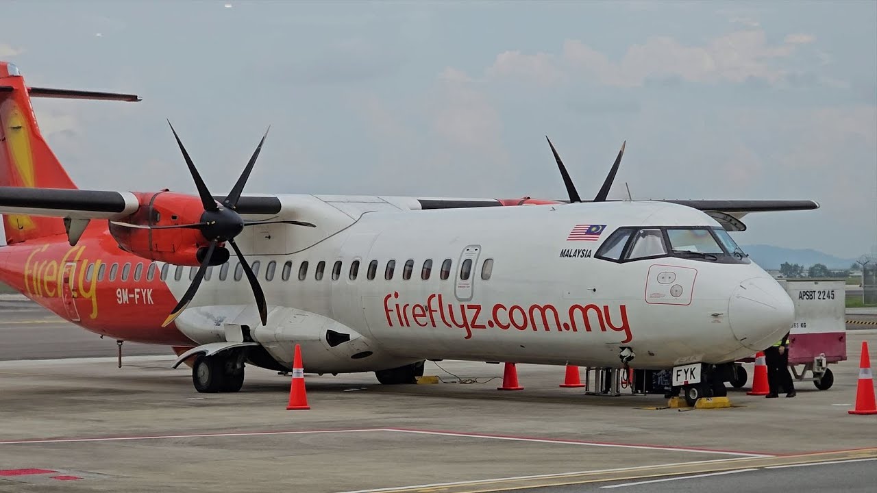 Firefly ATR 72 500 Flight from Seletar Airport to Sultan Abdul Aziz ...
