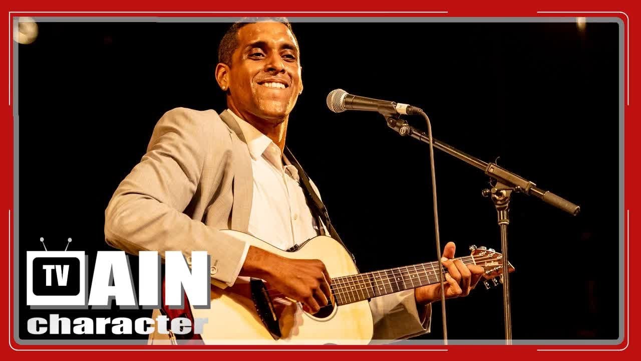 Haitian Singer Mikaben Dies After Collapsing on Stage in Paris - YouTube