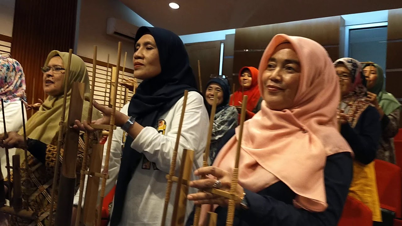 Angklung How to play(3) - YouTube