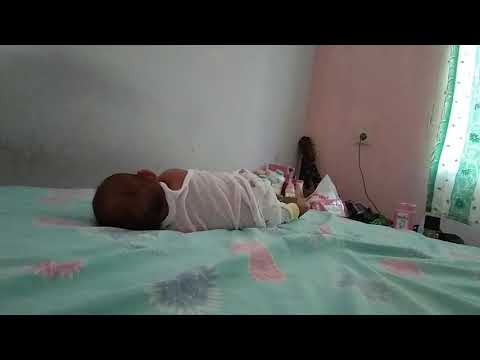 Baby Mey Belajar Tengkurep Nih ???