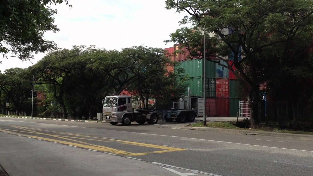 シンガポールのコンテナトレーラー Container Trucks In Singapore (6) - YouTube