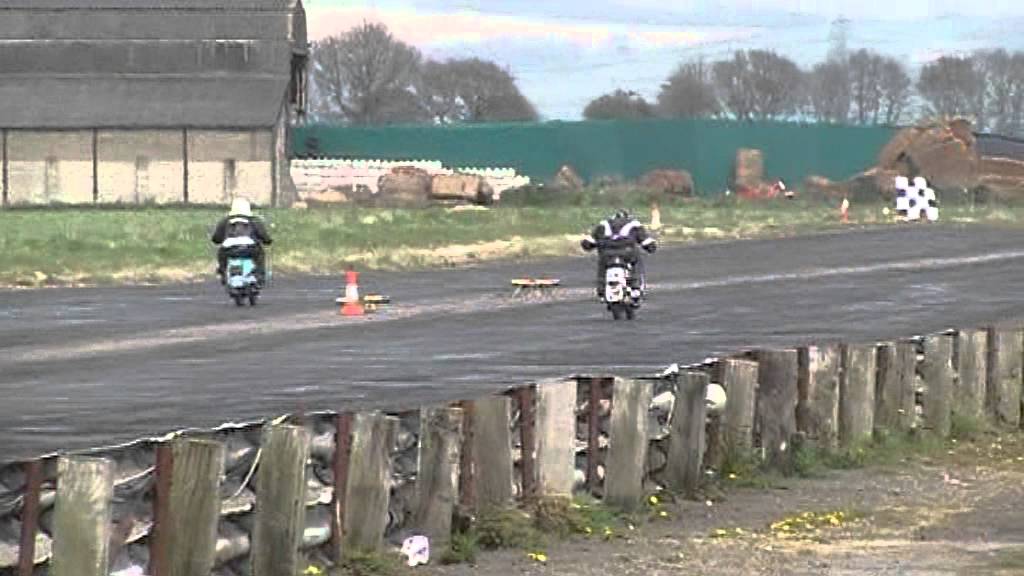 vespa vs vespa york raceway dragway. scooter drag racing. - YouTube