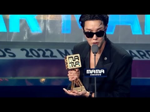 BTS's J-hope is making ARMYs so emotional when he did this at the 2022 MAMA Awards