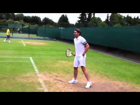 Christopher Kas: Patrick Helmes auf dem Rasen von Halle - YouTube