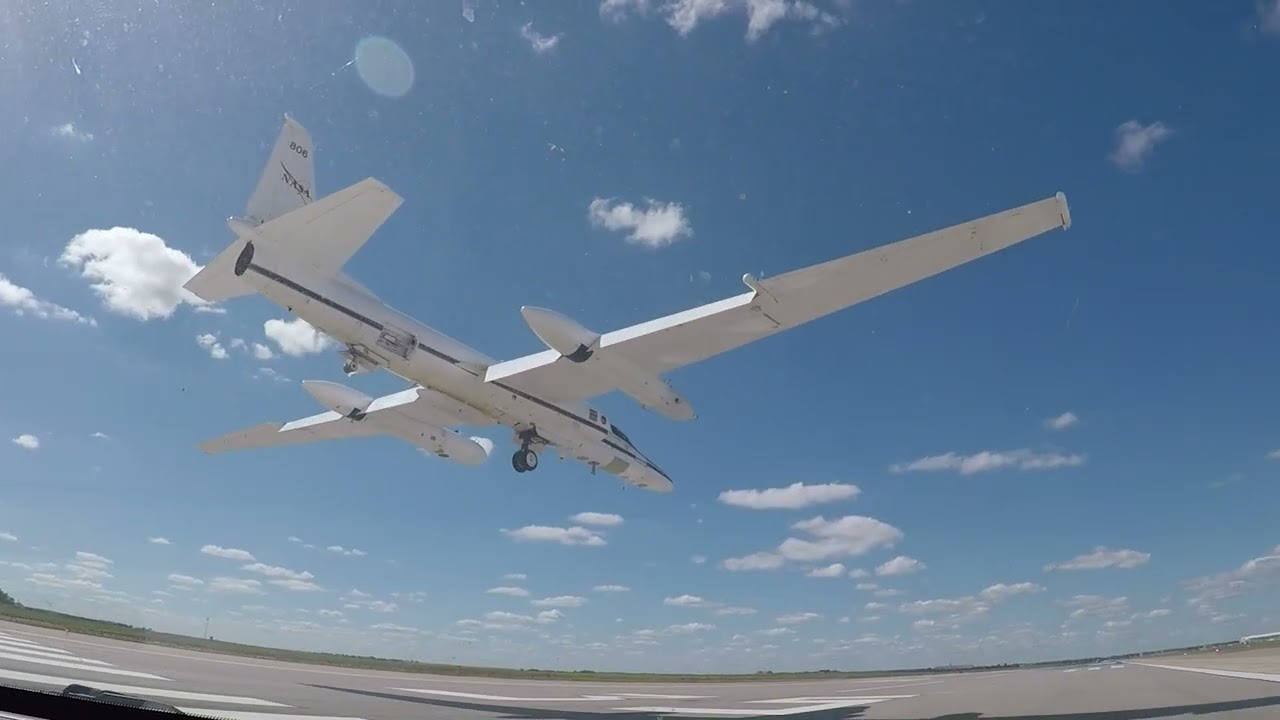 NASA's ER-2 Research Plane Landing - YouTube