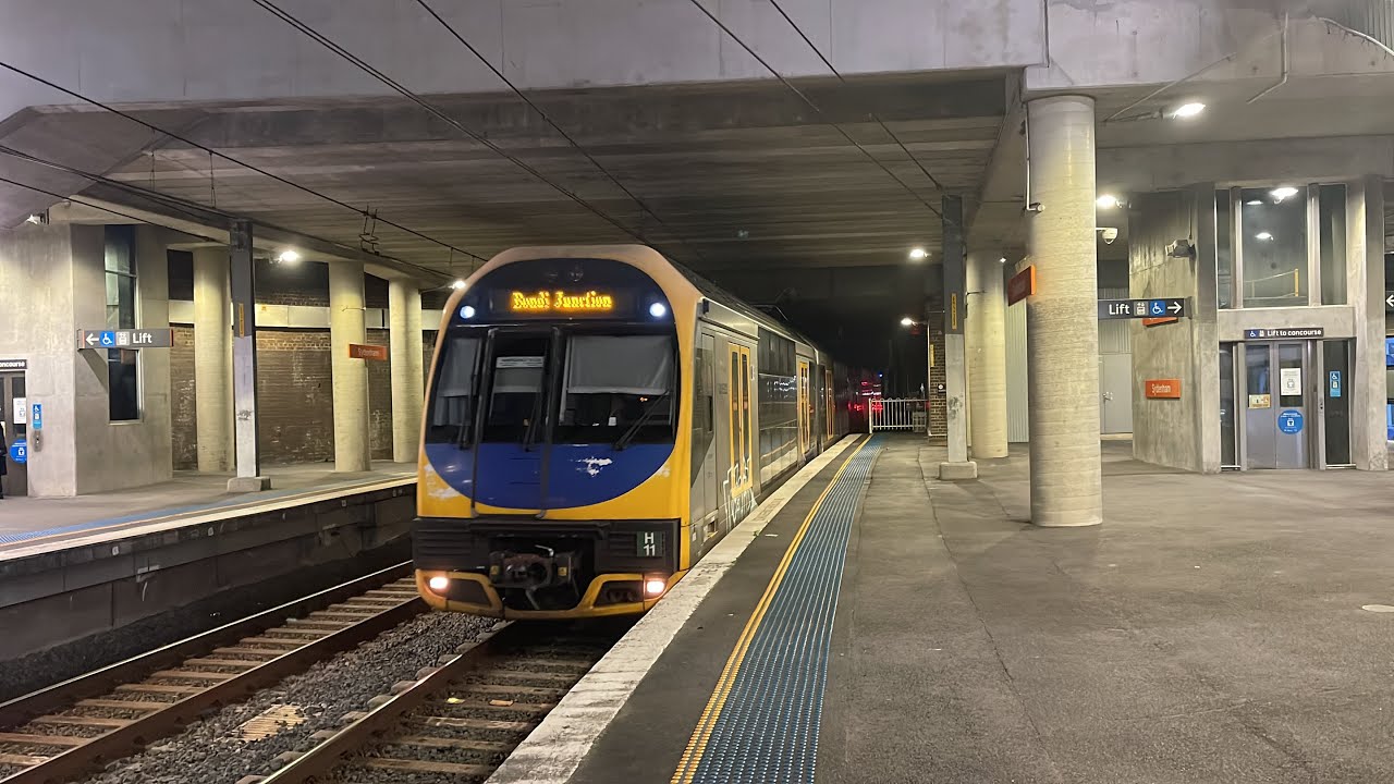 Sydney Trains: H11 + H5 passing Sydenham - YouTube