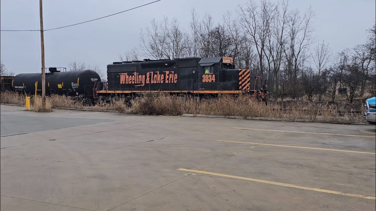 W&LE SD40-3 #3034 Medina local shuffles cars around the yard. 1-3-24 ...