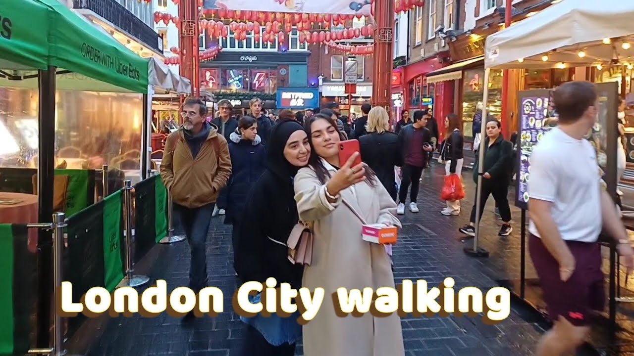 26 October 2024 4k-HDR Autumn ,London walking on a rainy evening watched walker exploring ...