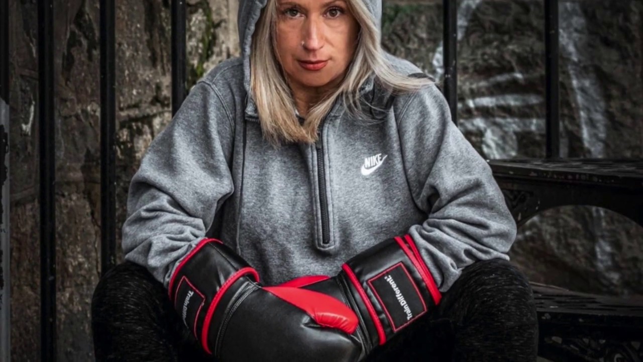 Gabriela Downey at Celebrity Boxing 71 - YouTube