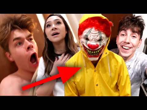 CREEPY CLOWN PRANK ON ROOMMATES!! (FREAKOUT)
