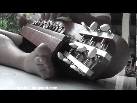 Traditional Music Indonesia (Kecapi Tradisional Bali) "Penting" - YouTube