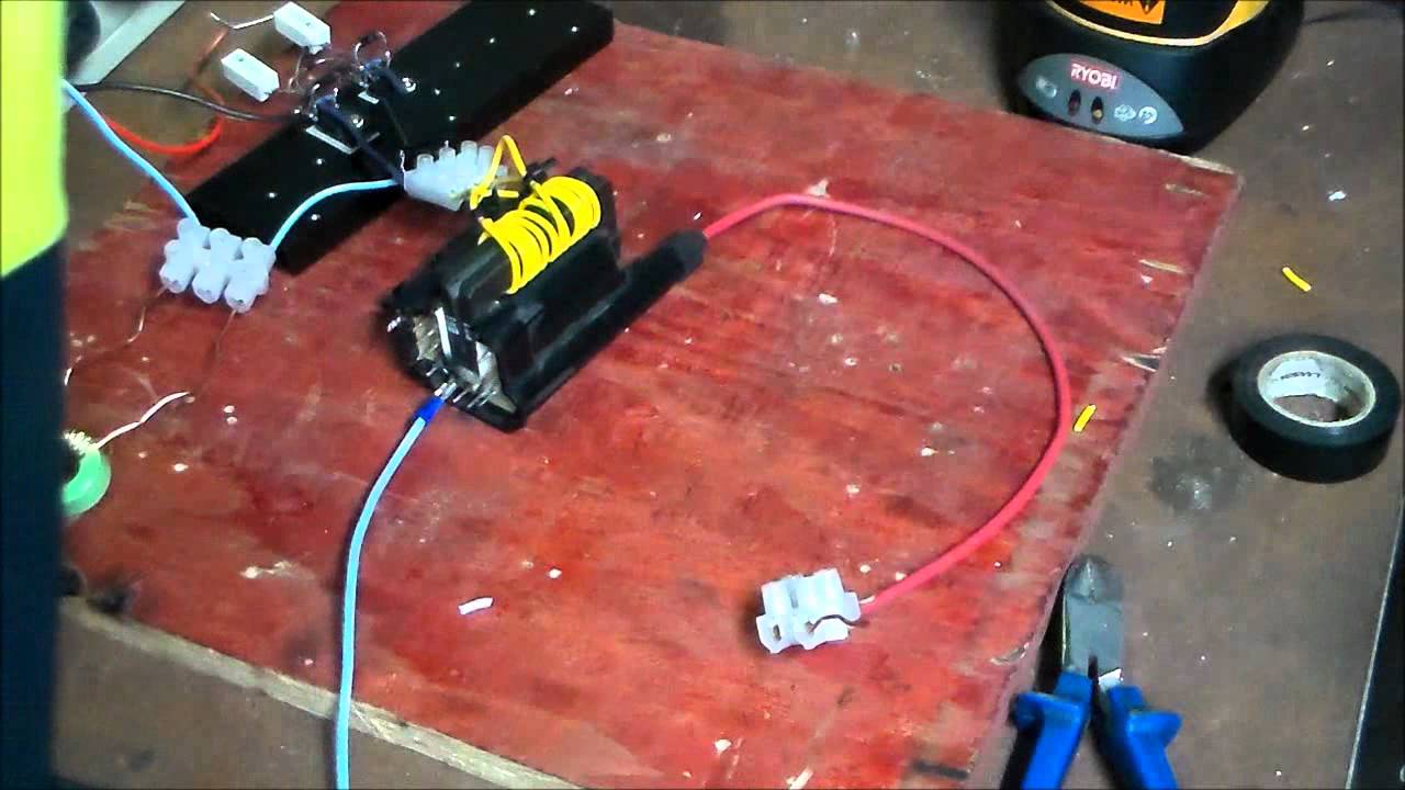 ZVS Flyback Driver first runs on 12v - YouTube
